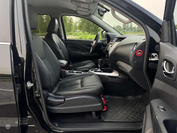 Black Renault Alaskan 2019 in Jelgava, with an engine capacity of 2.30 L and mileage of 241 thousand km for 15500 €, photo 11 on AUTOMOTO.COM.LV