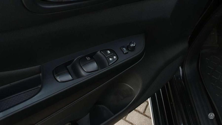 Black Renault Alaskan 2019 in Vilnius, with an engine capacity of 2.30 L and mileage of 244 thousand km for 16180 €, photo 7 on AUTOMOTO.COM.LV