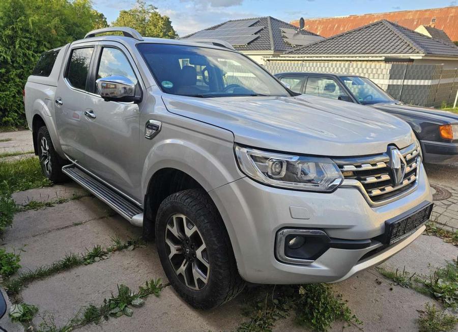 Grey Renault Alaskan 2017 in Kelme, with an engine capacity of 2.30 L and mileage of 238 thousand km for 9700 €, photo 4 on AUTOMOTO.COM.LV