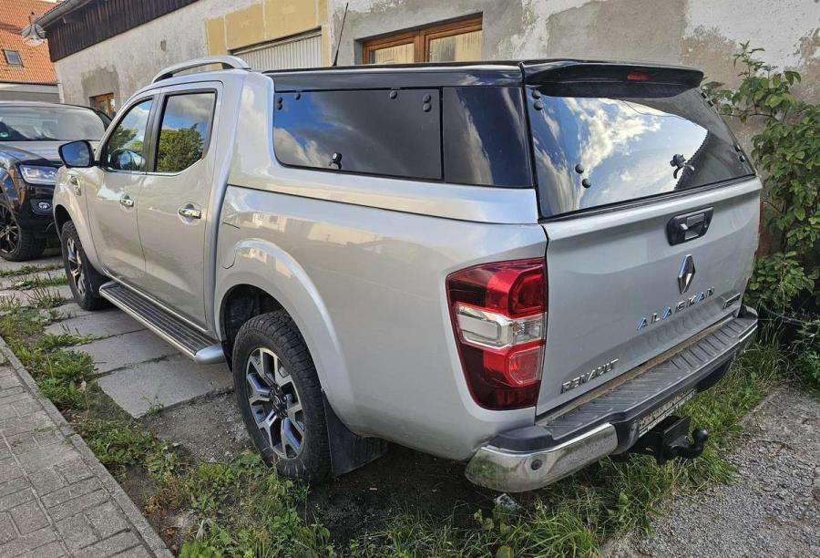 Grey Renault Alaskan 2017 in Kelme, with an engine capacity of 2.30 L and mileage of 238 thousand km for 9700 €, photo 7 on AUTOMOTO.COM.LV