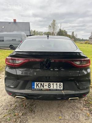 Black Renault Arkana 2022 in Valmiera, with an engine capacity of 1.60 L and mileage of 69 thousand km for 23000 €, photo 6 on AUTOMOTO.COM.LV