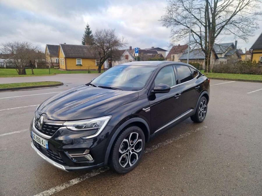 Black Renault Arkana 2021 in Taurage, with an engine capacity of 1.30 L and mileage of 45 thousand km for 14200 €, photo 1 on AUTOMOTO.COM.LV