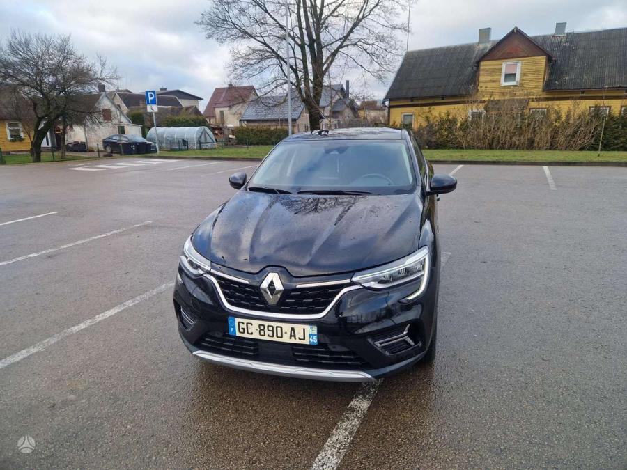 Black Renault Arkana 2021 in Taurage, with an engine capacity of 1.30 L and mileage of 45 thousand km for 14200 €, photo 2 on AUTOMOTO.COM.LV