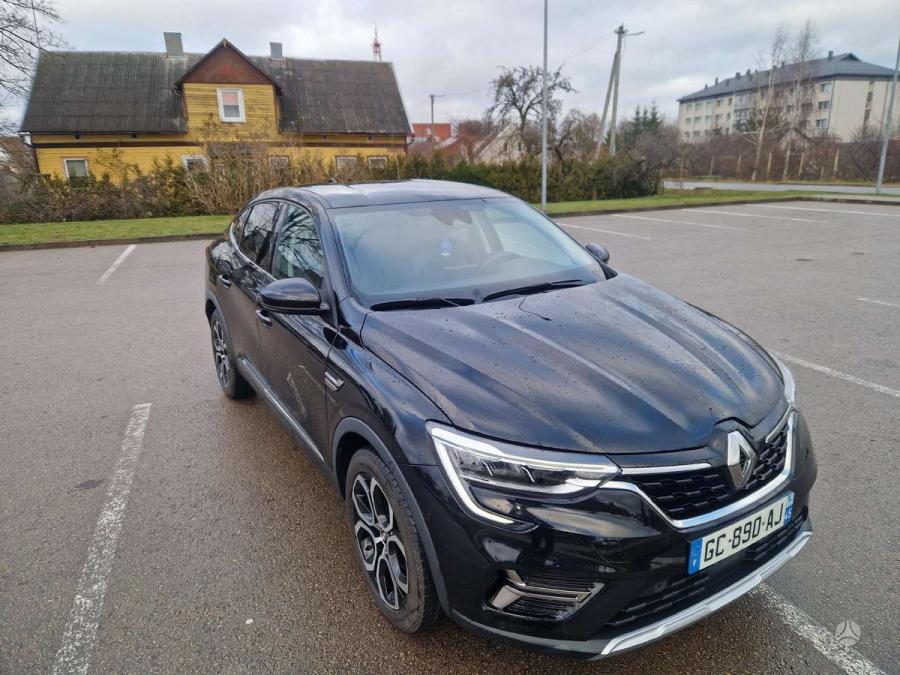 Black Renault Arkana 2021 in Taurage, with an engine capacity of 1.30 L and mileage of 45 thousand km for 14200 €, photo 3 on AUTOMOTO.COM.LV