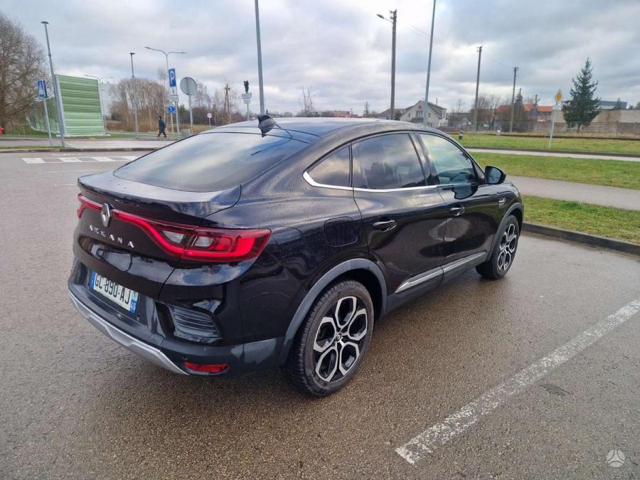 Black Renault Arkana 2021 in Taurage, with an engine capacity of 1.30 L and mileage of 45 thousand km for 14200 €, photo 4 on AUTOMOTO.COM.LV