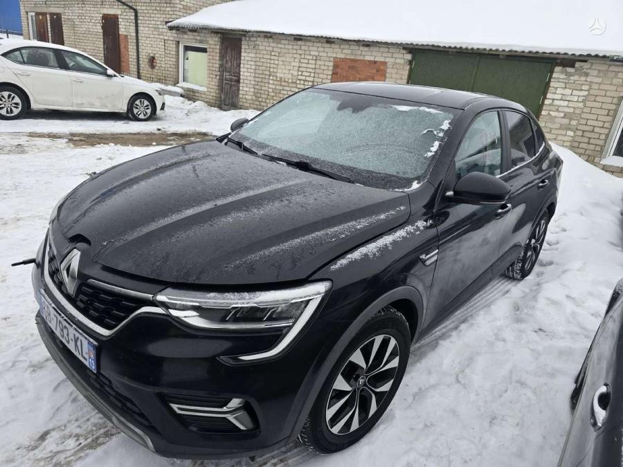 Black Renault Arkana 2021 in Taurage, with an engine capacity of 1.60 L and mileage of 201 thousand km for 7500 €, photo 3 on AUTOMOTO.COM.LV