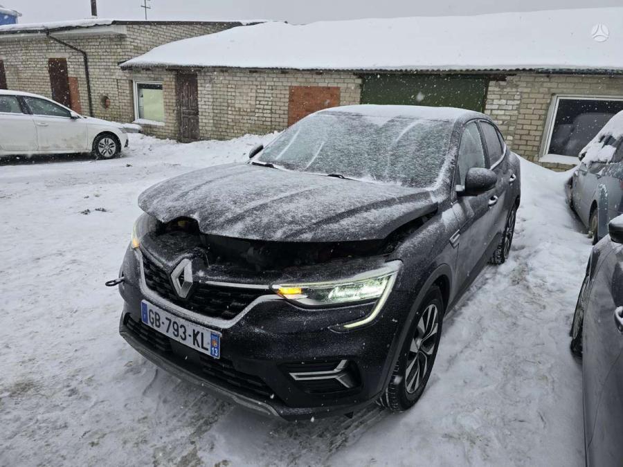 Black Renault Arkana 2021 in Taurage, with an engine capacity of 1.60 L and mileage of 201 thousand km for 7500 €, photo 9 on AUTOMOTO.COM.LV