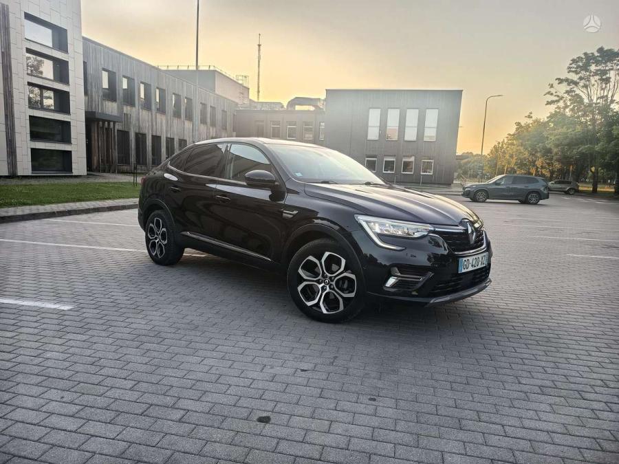 Black Renault Arkana 2021 in Taurage, with an engine capacity of 1.60 L and mileage of 164 thousand km for 13000 €, photo 1 on AUTOMOTO.COM.LV