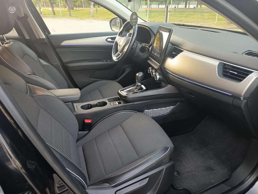Black Renault Arkana 2021 in Taurage, with an engine capacity of 1.60 L and mileage of 164 thousand km for 13000 €, photo 15 on AUTOMOTO.COM.LV