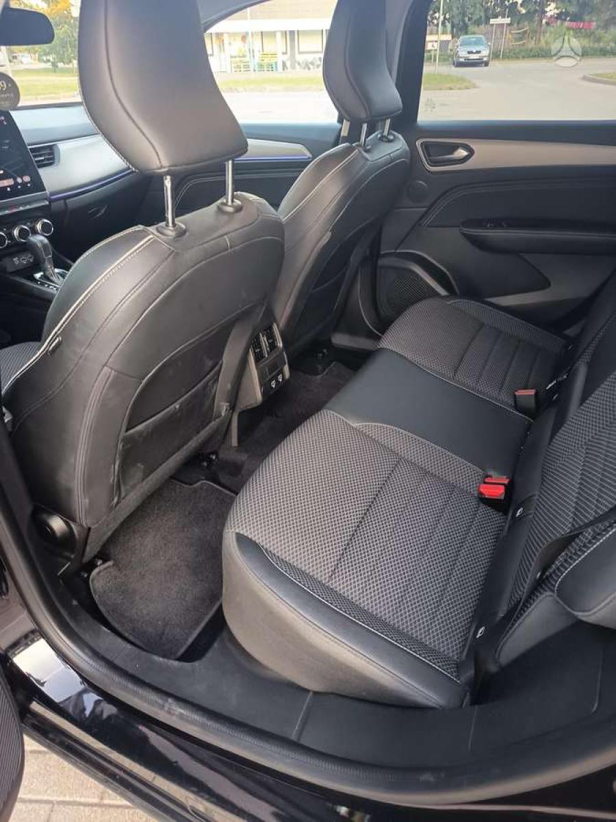 Black Renault Arkana 2021 in Taurage, with an engine capacity of 1.60 L and mileage of 164 thousand km for 13000 €, photo 16 on AUTOMOTO.COM.LV
