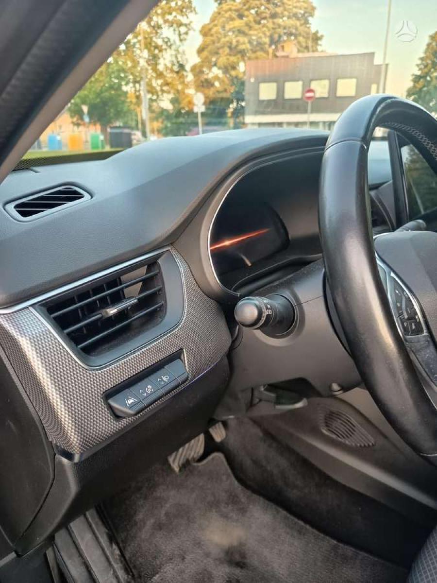 Black Renault Arkana 2021 in Taurage, with an engine capacity of 1.60 L and mileage of 164 thousand km for 13000 €, photo 21 on AUTOMOTO.COM.LV