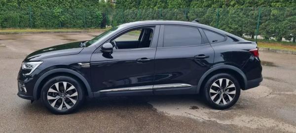Black Renault Arkana 2022 in Jelgava, with an engine capacity of 1.60 L and mileage of 155 thousand km for 13490 €, photo 5 on AUTOMOTO.COM.LV