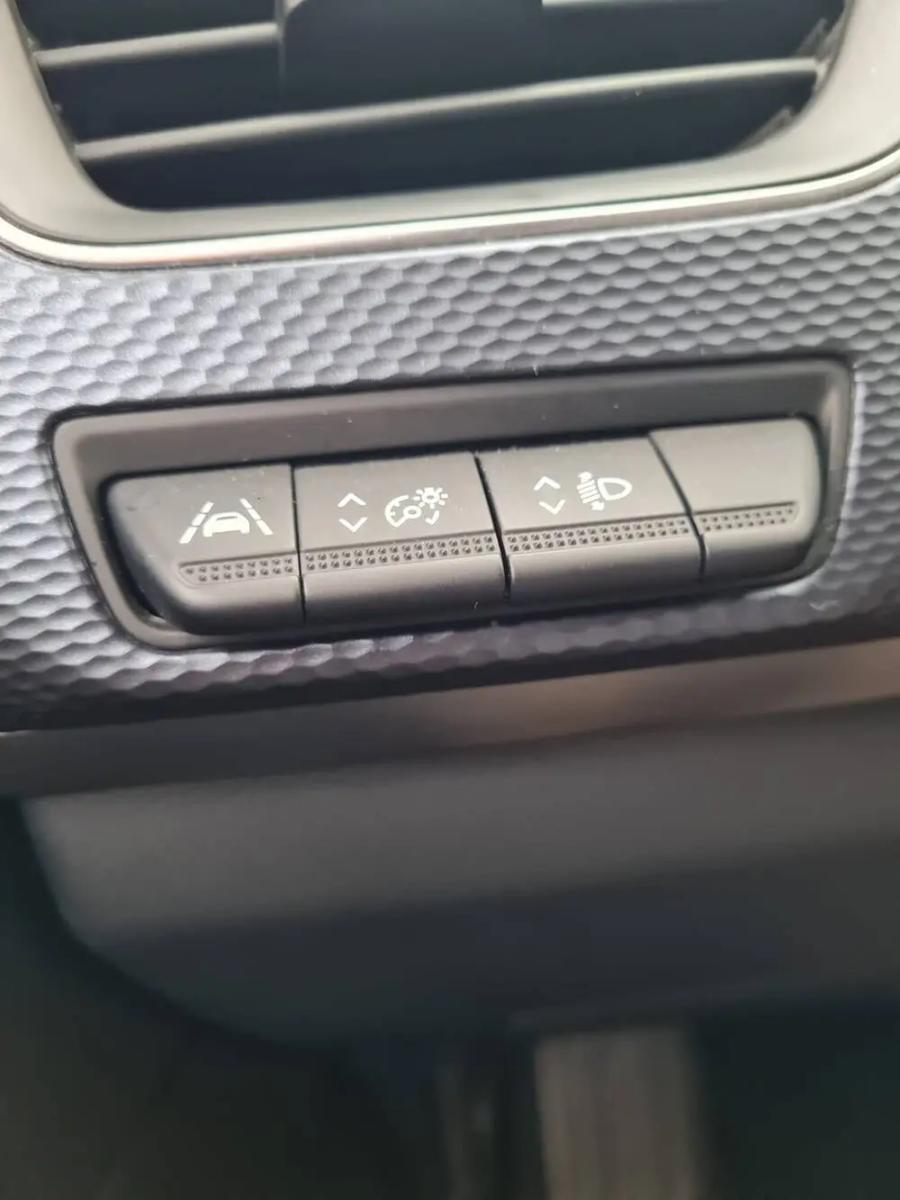 Melns Renault Arkana 2022 Jelgava, ar dzinēja tilpumu 1.60 L un nobraukumu 155 tūkst. km par 13490 €, foto 16 vietnē AUTOMOTO.COM.LV