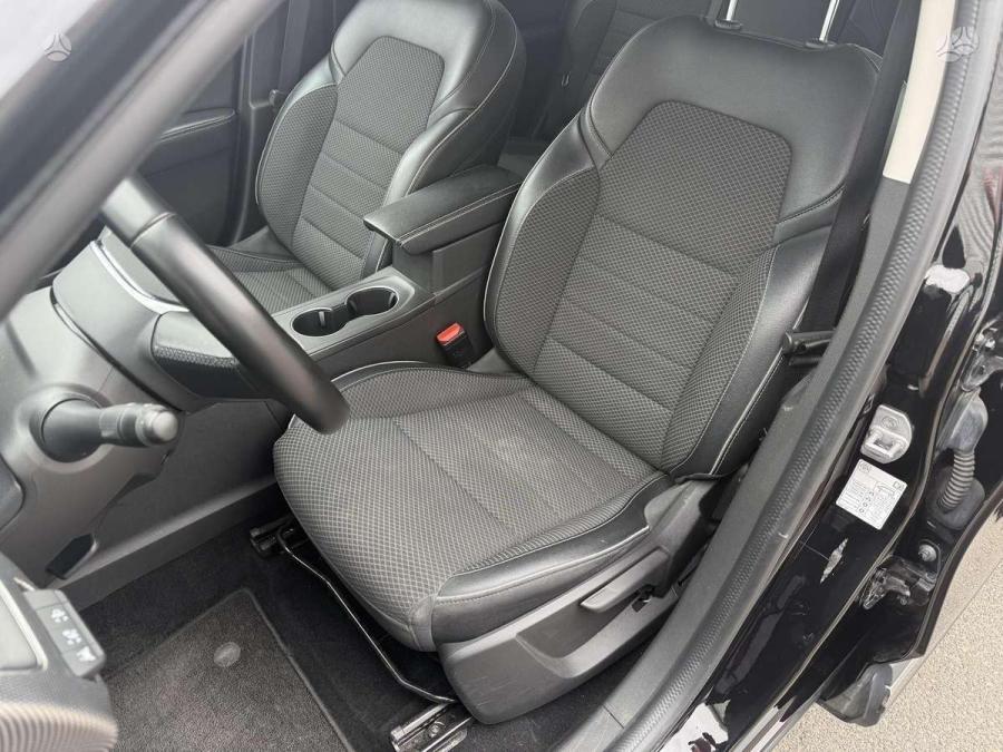 Black Renault Arkana 2022 in Vilnius, with an engine capacity of 1.60 L and mileage of 114 thousand km for 15900 €, photo 8 on AUTOMOTO.COM.LV