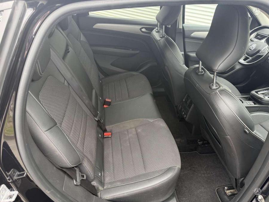 Black Renault Arkana 2022 in Vilnius, with an engine capacity of 1.60 L and mileage of 114 thousand km for 15900 €, photo 11 on AUTOMOTO.COM.LV