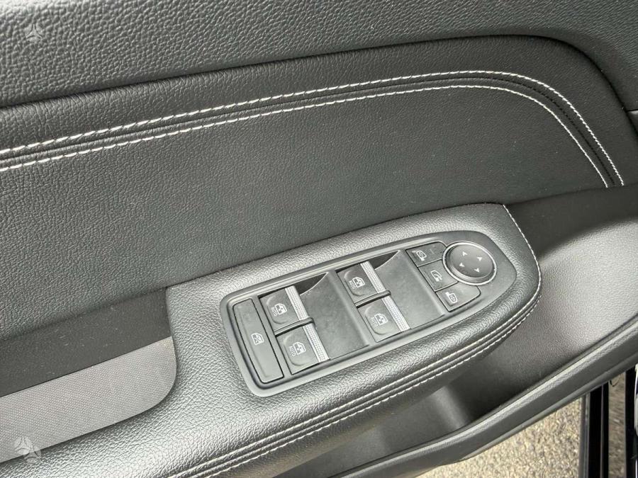 Black Renault Arkana 2022 in Vilnius, with an engine capacity of 1.60 L and mileage of 114 thousand km for 15900 €, photo 15 on AUTOMOTO.COM.LV