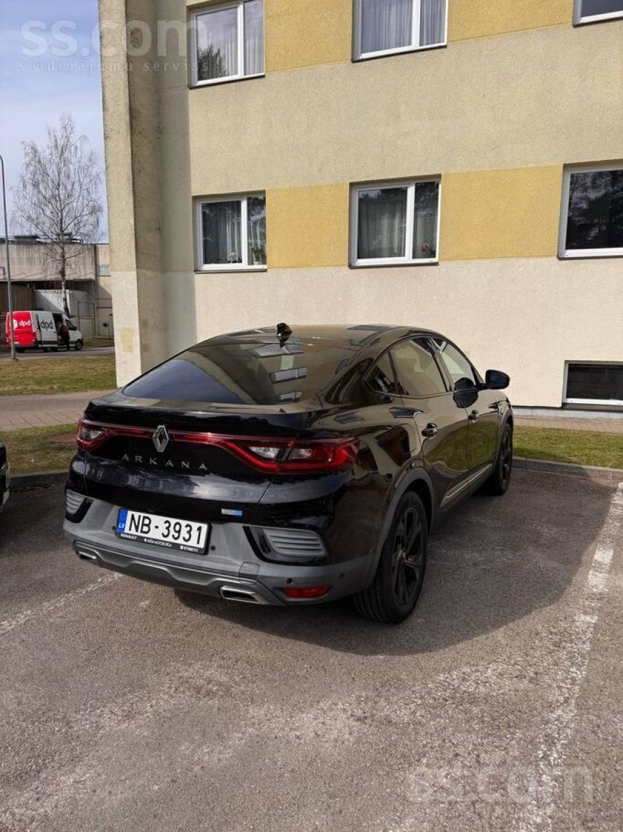 Black Renault Arkana 2022 in Riga, with an engine capacity of 1.60 L and mileage of 123 thousand km for 15900 €, photo 4 on AUTOMOTO.COM.LV