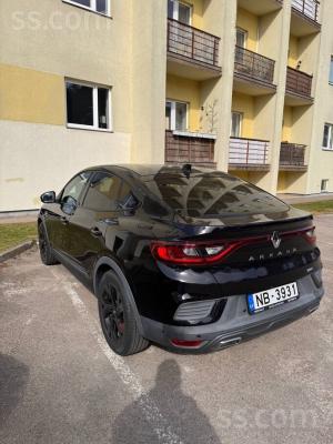 Black Renault Arkana 2022 in Riga, with an engine capacity of 1.60 L and mileage of 123 thousand km for 15900 €, photo 5 on AUTOMOTO.COM.LV