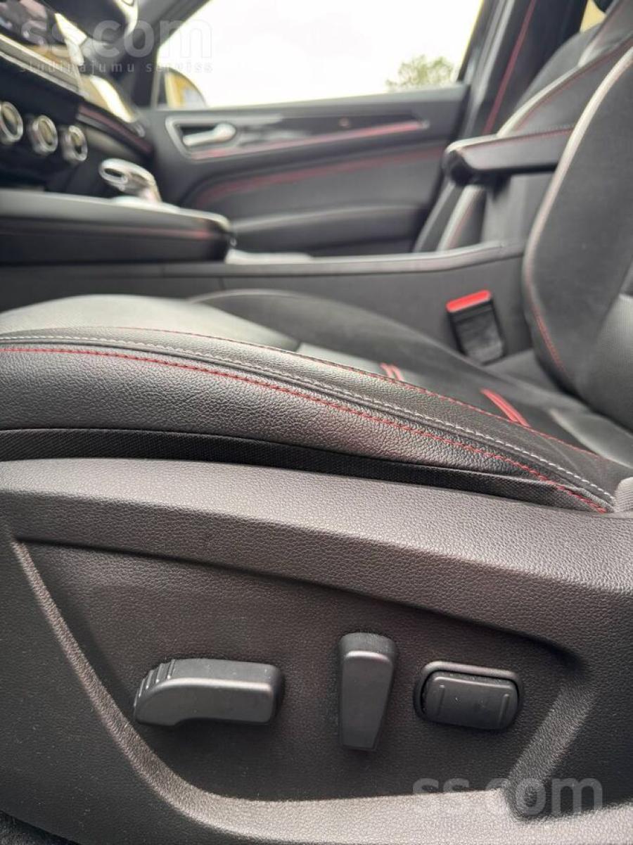Black Renault Arkana 2022 in Riga, with an engine capacity of 1.60 L and mileage of 123 thousand km for 15900 €, photo 9 on AUTOMOTO.COM.LV