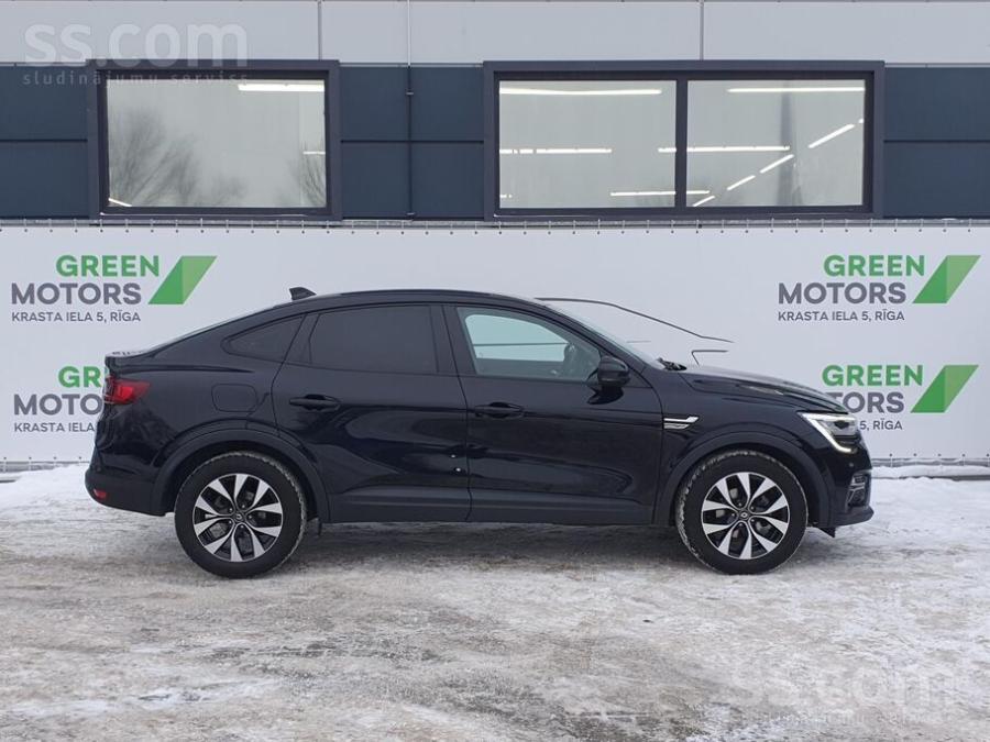 Black Renault Arkana 2023 in Riga, with an engine capacity of 1.30 L and mileage of 64 thousand km for 17900 €, photo 4 on AUTOMOTO.COM.LV