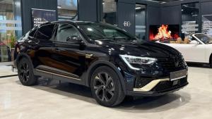 Black Renault Arkana 2023 in Marupe, with an engine capacity of 1.60 L and mileage of 84 thousand km for 19490 €, photo 1 on AUTOMOTO.COM.LV