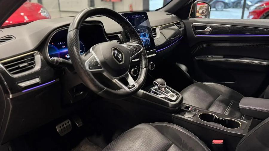 Black Renault Arkana 2023 in Marupe, with an engine capacity of 1.60 L and mileage of 84 thousand km for 19490 €, photo 7 on AUTOMOTO.COM.LV