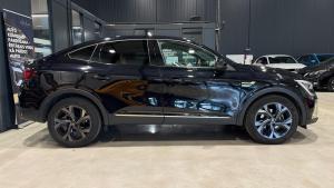 Black Renault Arkana 2023 in Riga, with an engine capacity of 1.60 L and mileage of 84 thousand km for 19490 €, photo 7 on AUTOMOTO.COM.LV