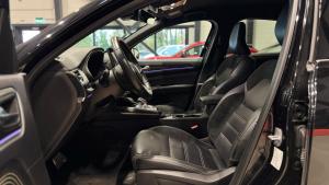 Black Renault Arkana 2023 in Riga, with an engine capacity of 1.60 L and mileage of 84 thousand km for 19490 €, photo 8 on AUTOMOTO.COM.LV
