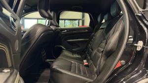 Black Renault Arkana 2023 in Riga, with an engine capacity of 1.60 L and mileage of 84 thousand km for 19490 €, photo 19 on AUTOMOTO.COM.LV