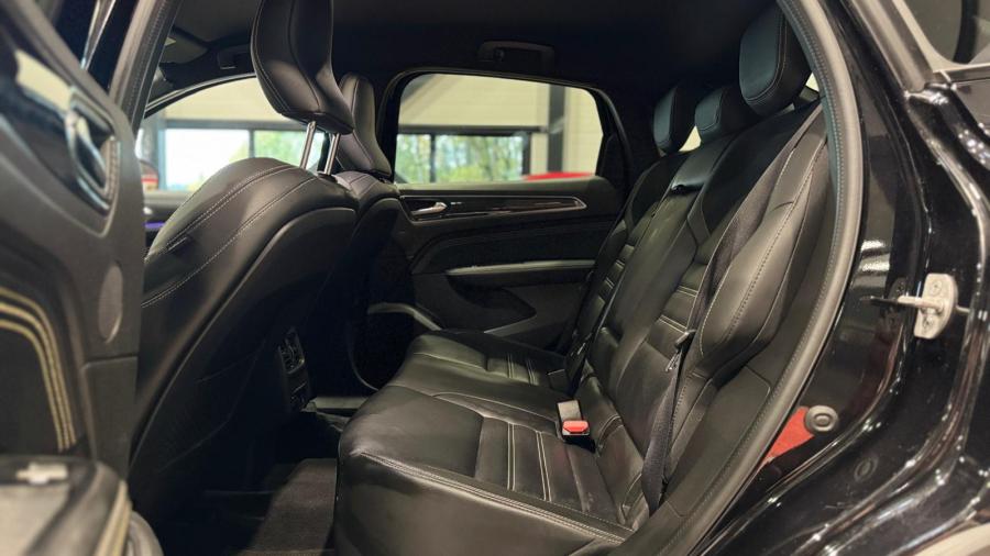 Black Renault Arkana 2023 in Riga, with an engine capacity of 1.60 L and mileage of 84 thousand km for 19490 €, photo 19 on AUTOMOTO.COM.LV