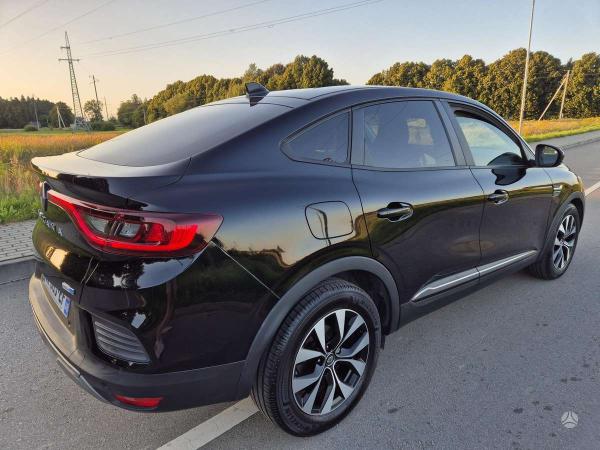 Black Renault Arkana 2021 in Taurage, with an engine capacity of 1.60 L and mileage of 227 thousand km for 10300 €, photo 8 on AUTOMOTO.COM.LV