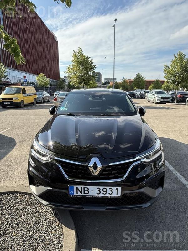 Black Renault Arkana 2022 in Riga, with an engine capacity of 1.60 L and mileage of 116 thousand km for 15500 €, photo 1 on AUTOMOTO.COM.LV