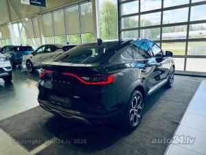 Melns Renault Arkana 2022 Pērnava, ar dzinēja tilpumu 1.60 L un nobraukumu 11 tūkst. km par 21900 €, foto 3 vietnē AUTOMOTO.COM.LV