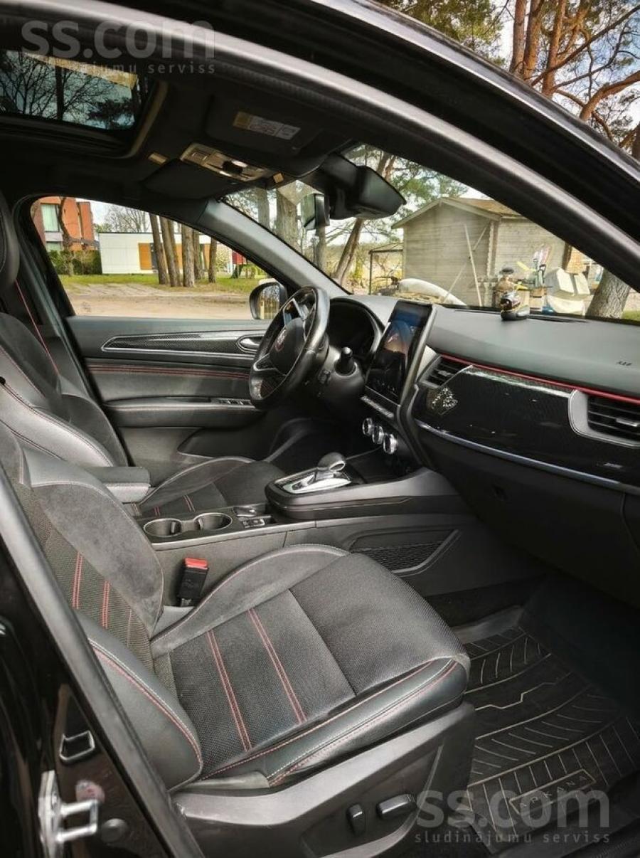 Black Renault Arkana 2022 in Jurmala, with an engine capacity of 1.60 L and mileage of 100 thousand km for 22500 €, photo 4 on AUTOMOTO.COM.LV