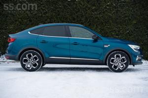 Blue Renault Arkana 2022 in Riga, with an engine capacity of 1.30 L and mileage of 70 thousand km for 17950 €, photo 4 on AUTOMOTO.COM.LV