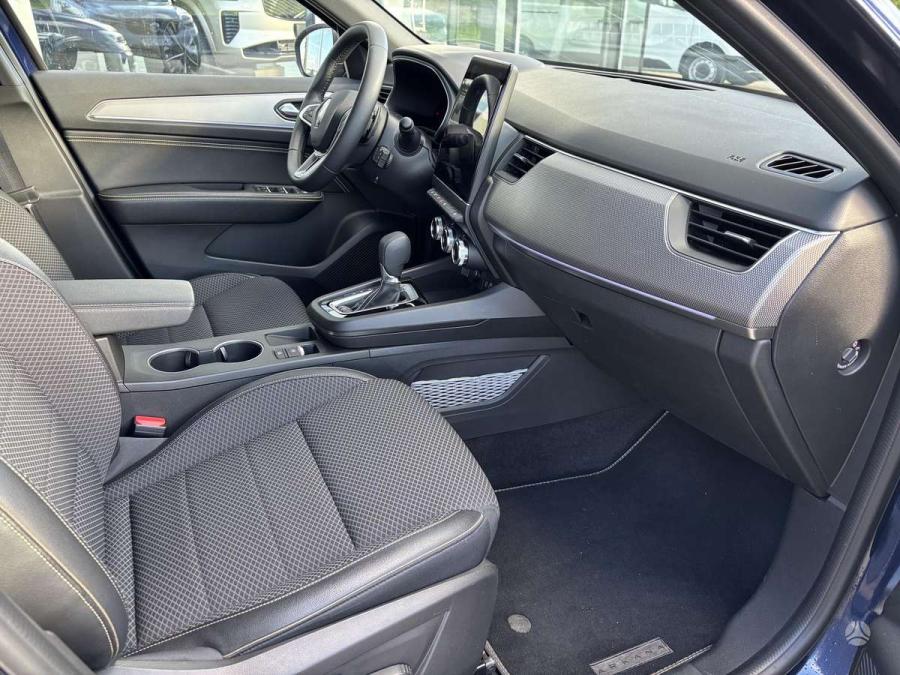 Blue Renault Arkana 2025 in Vilnius, with an engine capacity of 1.33 L and mileage of 11 thousand km for 22900 €, photo 6 on AUTOMOTO.COM.LV
