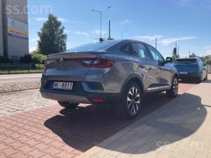 Grey Renault Arkana 2021 in Daugavpils, with an engine capacity of 1.30 L and mileage of 64 thousand km for 15000 €, photo 5 on AUTOMOTO.COM.LV