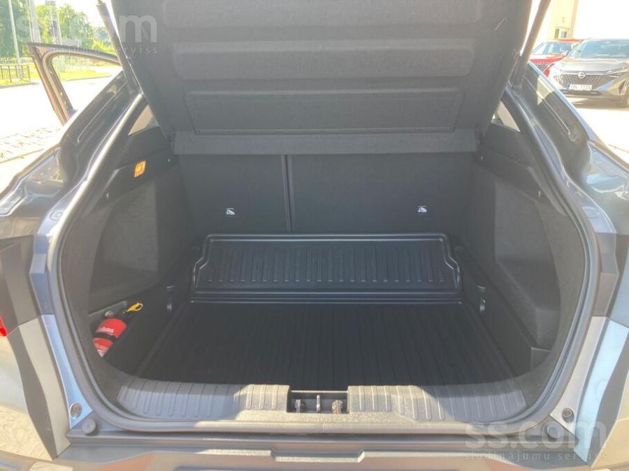Grey Renault Arkana 2021 in Daugavpils, with an engine capacity of 1.30 L and mileage of 64 thousand km for 15000 €, photo 25 on AUTOMOTO.COM.LV