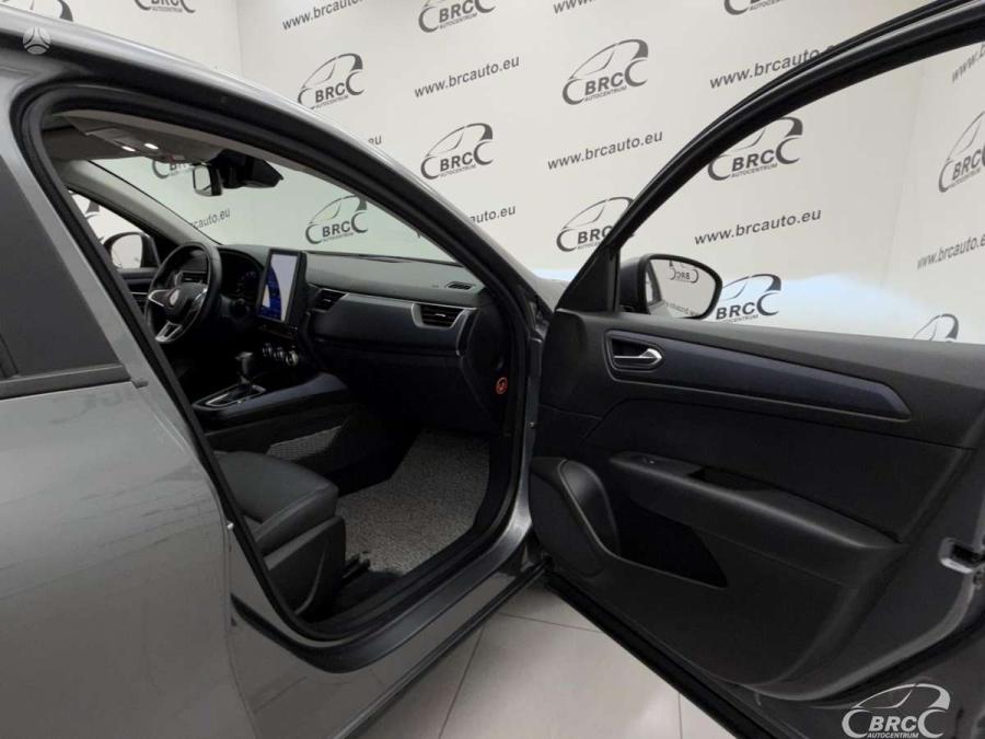 Grey Renault Arkana 2021 in Vilnius, with an engine capacity of 1.60 L and mileage of 31 thousand km for 14990 €, photo 10 on AUTOMOTO.COM.LV