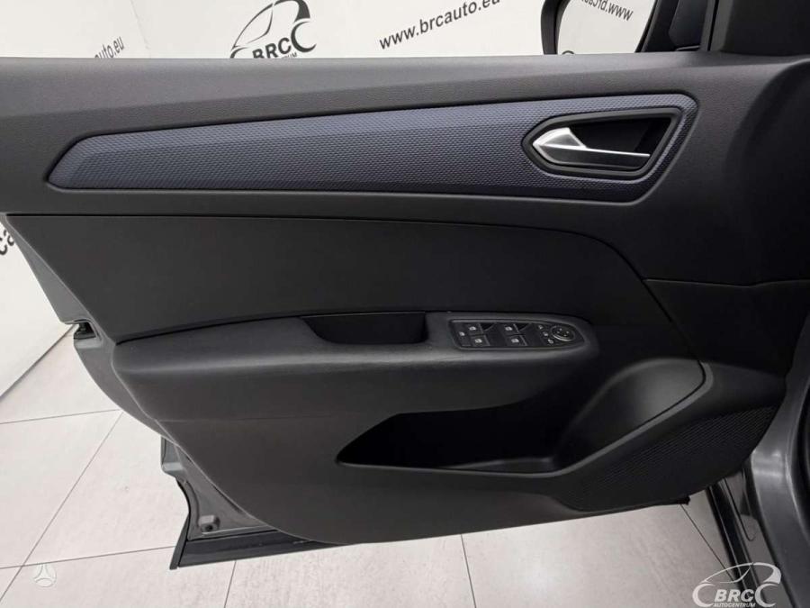 Grey Renault Arkana 2021 in Vilnius, with an engine capacity of 1.60 L and mileage of 31 thousand km for 14990 €, photo 21 on AUTOMOTO.COM.LV