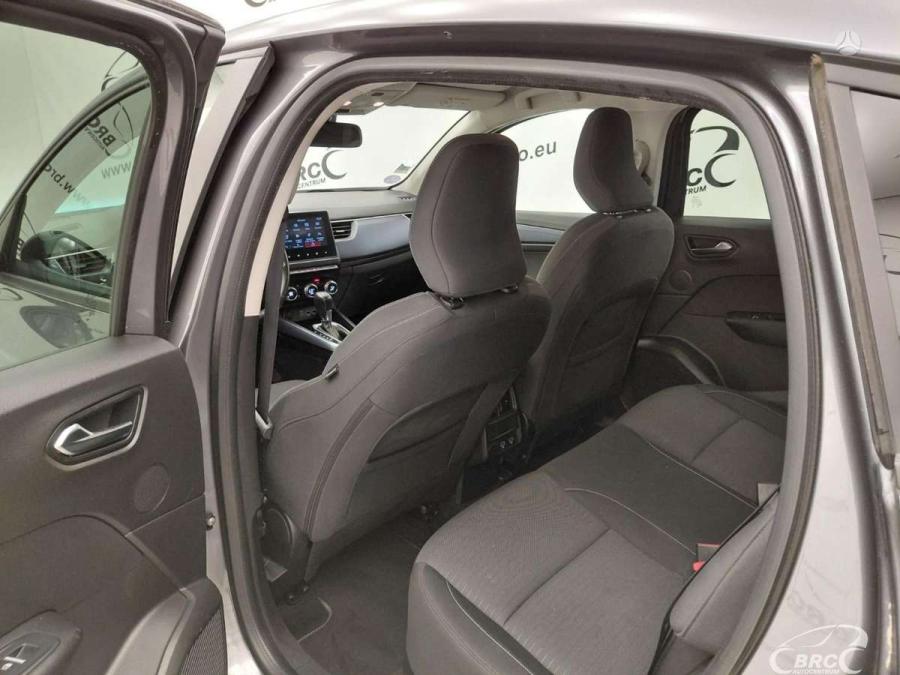 Grey Renault Arkana 2021 in Vilnius, with an engine capacity of 1.60 L and mileage of 137 thousand km for 13800 €, photo 25 on AUTOMOTO.COM.LV