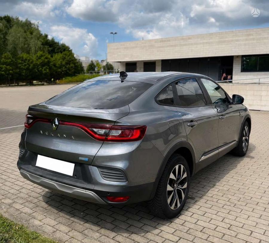 Grey Renault Arkana 2022 in Vilnius, with an engine capacity of 1.60 L and mileage of 144 thousand km for 13800 €, photo 4 on AUTOMOTO.COM.LV