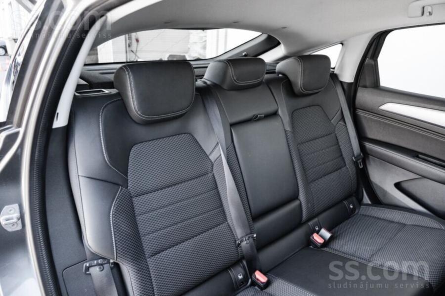 Grey Renault Arkana 2022 in Riga, with an engine capacity of 1.60 L and mileage of 82 thousand km for 16900 €, photo 8 on AUTOMOTO.COM.LV