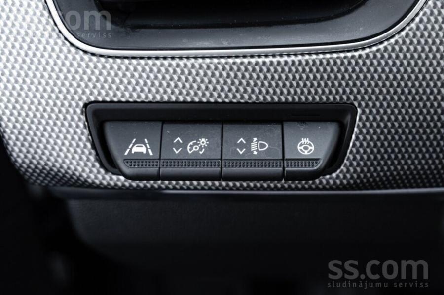 Grey Renault Arkana 2022 in Riga, with an engine capacity of 1.60 L and mileage of 82 thousand km for 16900 €, photo 11 on AUTOMOTO.COM.LV