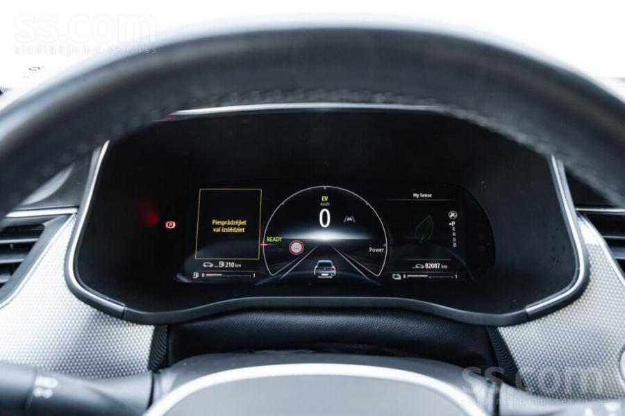 Grey Renault Arkana 2022 in Riga, with an engine capacity of 1.60 L and mileage of 82 thousand km for 16900 €, photo 13 on AUTOMOTO.COM.LV