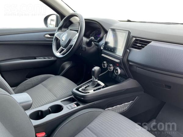 Grey Renault Arkana 2022 in Riga, with an engine capacity of 1.60 L and mileage of 35 thousand km for 19990 €, photo 6 on AUTOMOTO.COM.LV