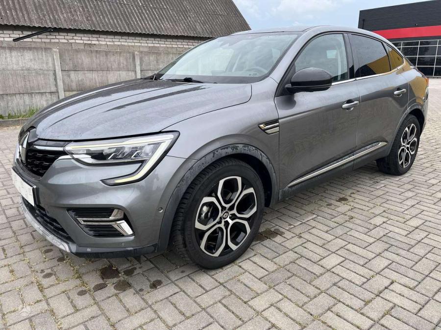 Grey Renault Arkana 2022 in Taurage, with an engine capacity of 1.60 L and mileage of 181 thousand km for 12800 €, photo 1 on AUTOMOTO.COM.LV