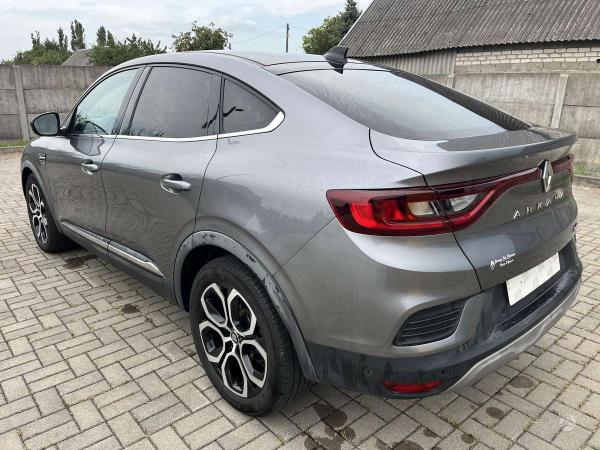 Grey Renault Arkana 2022 in Taurage, with an engine capacity of 1.60 L and mileage of 181 thousand km for 12800 €, photo 3 on AUTOMOTO.COM.LV