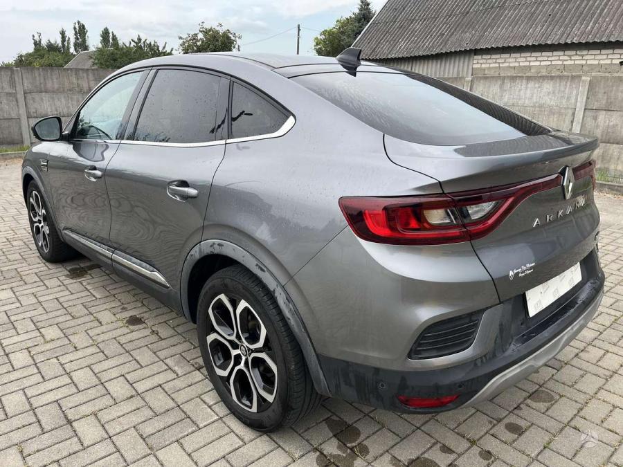 Grey Renault Arkana 2022 in Taurage, with an engine capacity of 1.60 L and mileage of 181 thousand km for 12800 €, photo 4 on AUTOMOTO.COM.LV