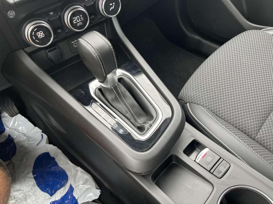 Grey Renault Arkana 2022 in Taurage, with an engine capacity of 1.60 L and mileage of 181 thousand km for 12800 €, photo 25 on AUTOMOTO.COM.LV